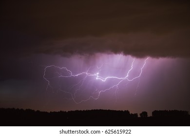 Lightning Over Farm House Field Blue Foto de stock 691532692 | Shutterstock