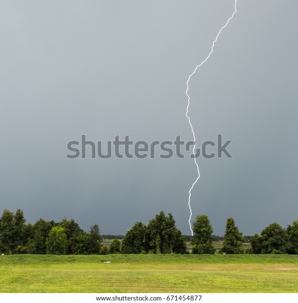 Lightning Stock Photo 671454877 | Shutterstock