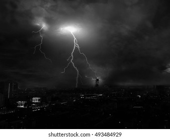 Lightning Dark Stock Photo 493484929 | Shutterstock