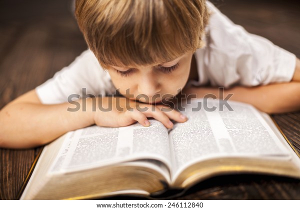 Young boys reading bible : 1 166 images, photos et images vectorielles ...