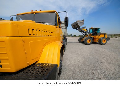 1,016 Wheel loader on trailer Stock Photos, Images & Photography ...
