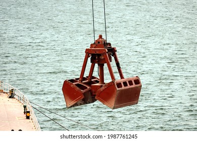 736 Barge loader Images, Stock Photos & Vectors | Shutterstock