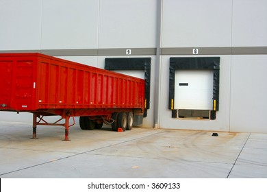 827 Tractor trailer doors 이미지, 스톡 사진 및 벡터 | Shutterstock