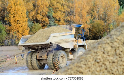 10 Yard Dump Truck Dumps Load Stock Photo 111359000 | Shutterstock