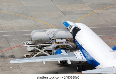 19,840 Loading of aircraft Images, Stock Photos & Vectors | Shutterstock