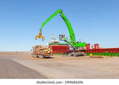 Loading Unloading Vessels On Timber Terminal Stock Photo 1909681696 ...
