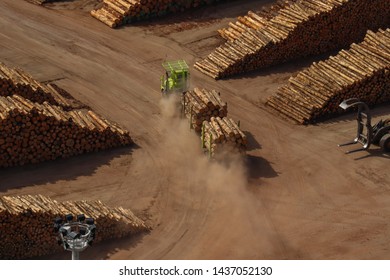 Log Loader Unloading Logging Trucks Port Stock Photo 1437052130 ...