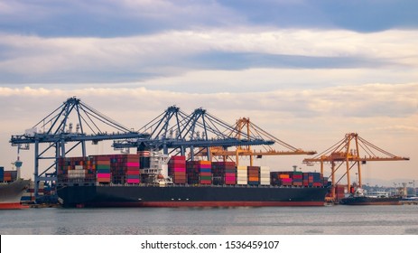 Logistics Container Loading By Large Barges Stok Fotoğrafı 1536459107 ...