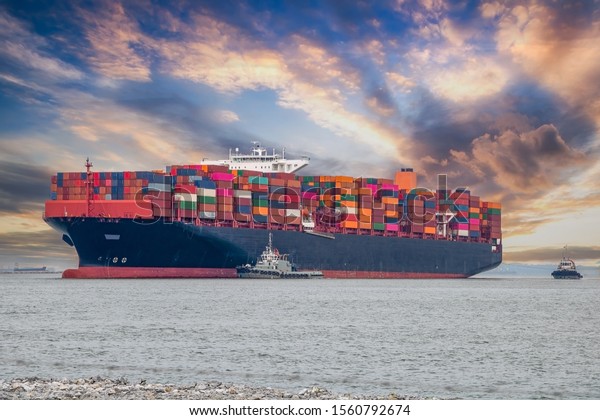 Logistics Container Loading By Large Barges ภาพสต็อก 1560792674 ...