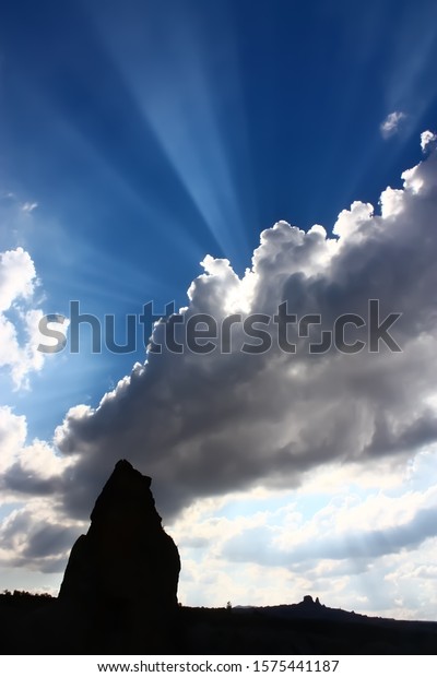 Lone Rock Silverlining Cloud Background Stock Photo 1575441187 ...