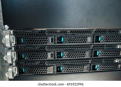 Look Inside Powerful Web Server写真素材691921996 | Shutterstock