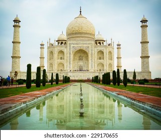 733 Taj mahal front view Images, Stock Photos & Vectors | Shutterstock