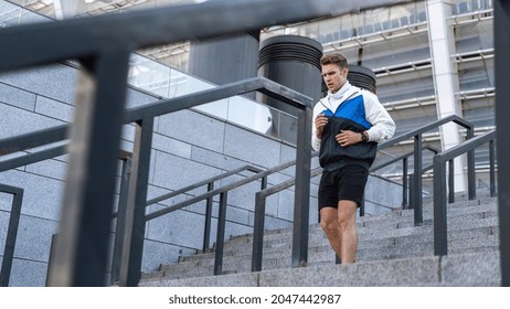 328 Sporty man running side view in the city lifestyle Images, Stock ...