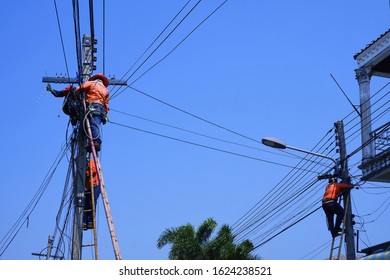 413 Telephone pole ladder Images, Stock Photos & Vectors | Shutterstock