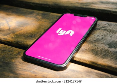 481 Lyft Logo Images, Stock Photos & Vectors | Shutterstock