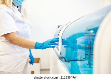 Machine Sampling Lab Nurse Standing Next Stock Photo 2116384964 ...