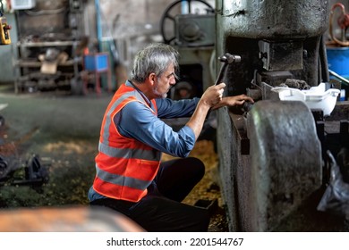 Maintenance Workshop Senior Engineer Fixing Malfunction Stock Photo ...