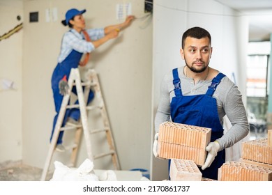 Man Builder Carrying Bricks While Working Stock Photo 2170861737 ...