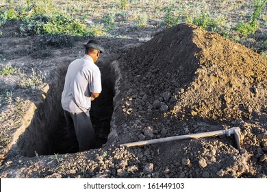 44,912 Digging pit Images, Stock Photos & Vectors | Shutterstock