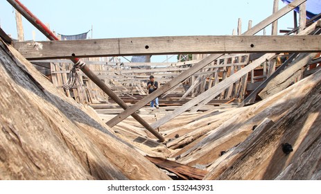 Man Documents Process Making Wooden Ships Foto de stock 1532443931 ...