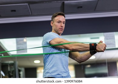 Man Doing Sidetoside Chops Exercise Elastic Stock Photo 1390976084 ...