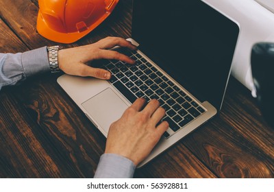 137,050 Engineer laptop Images, Stock Photos & Vectors | Shutterstock