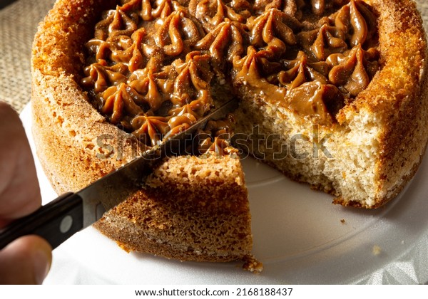Man Hand Cutting Slice Typical Brazilian Foto stock 2168188437 ...