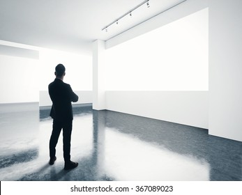 260,672 Man looking at wall Images, Stock Photos & Vectors | Shutterstock