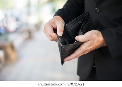 441 Man pulling out empty pockets Images, Stock Photos & Vectors ...