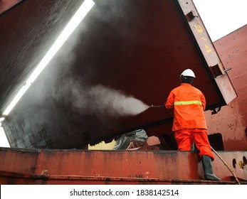 853 Pressure vessel repair Images, Stock Photos & Vectors | Shutterstock