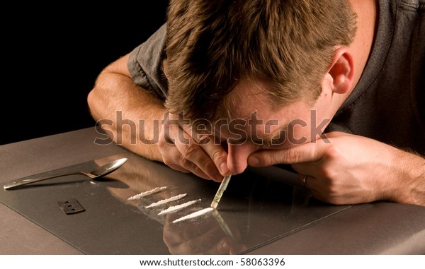 Man Snorting Cocaine Stock-foto 58063396 | Shutterstock