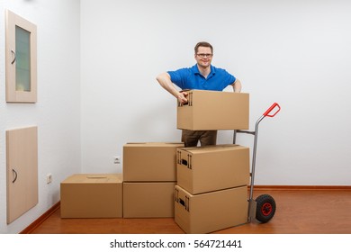 Man Stacking Boxes On Top Each 스톡 사진 564721456 | Shutterstock