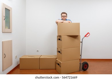 Man Stacking Boxes On Top Each 스톡 사진 564721456 | Shutterstock