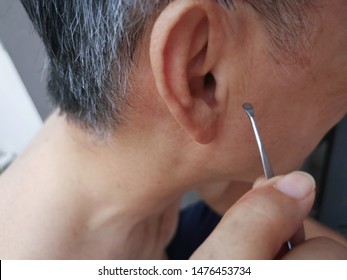 Man Using Cleansing Kit Clean His Stock Photo 1476453734 | Shutterstock