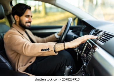 221 Man Using Gps Car Smile Images, Stock Photos & Vectors | Shutterstock