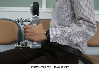 Man Using Grip Strength Dynamometer Testing Stock Photo 1593208219 ...