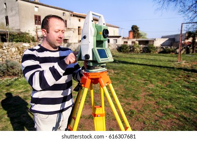 208 Manual total stations Images, Stock Photos & Vectors | Shutterstock