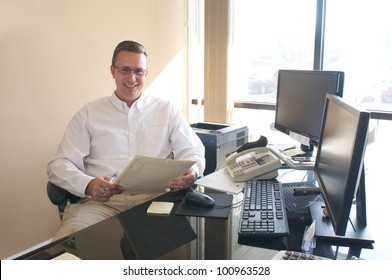 25,696 Business owner at desk Images, Stock Photos & Vectors | Shutterstock