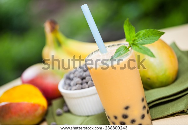Zdjęcie stockowe „Mango Smoothie Bubble Tea Fruit Tapioca” (236800243 ...