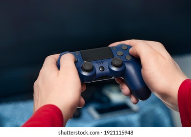 33,015 Gaming controller hand Images, Stock Photos & Vectors | Shutterstock