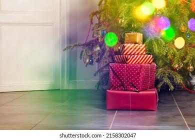 7,301 Christmas present stack tree Images, Stock Photos & Vectors ...
