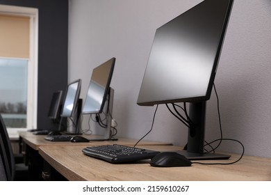 1,408 Computer with many windows Images, Stock Photos & Vectors ...