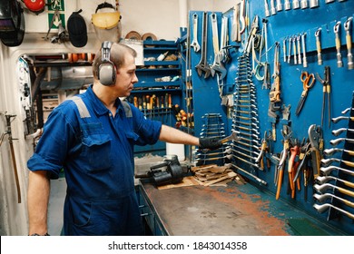 1,023 Marine technician Images, Stock Photos & Vectors | Shutterstock