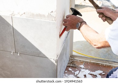 101,651 Man Repairing Wall Images, Stock Photos & Vectors | Shutterstock