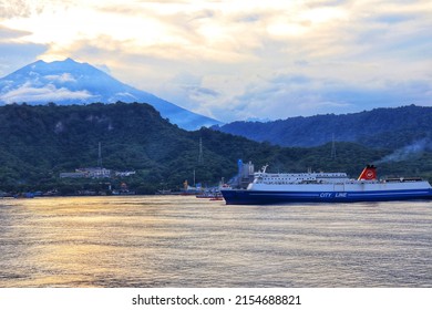 May 2022 Sailing Ship Java Bali Stock Photo 2154688821 | Shutterstock