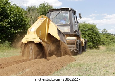 4,851 Excavator pipeline digging Images, Stock Photos & Vectors ...
