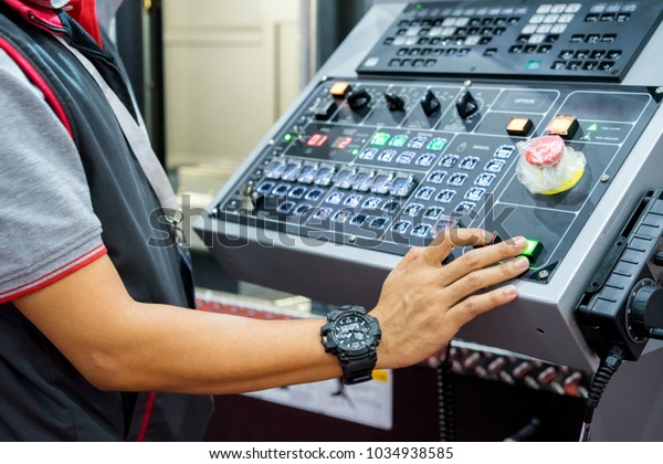 Programa de funcionamiento de técnicos mecánicos en el panel de control ...