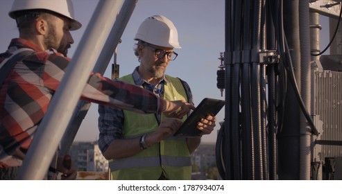 15,650 Telecommunications Worker Images, Stock Photos & Vectors ...