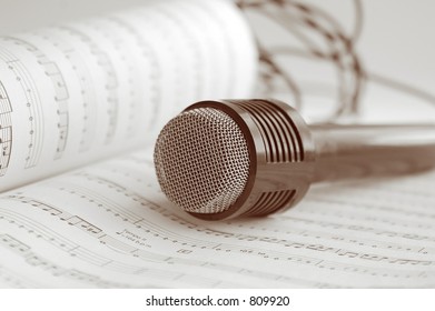 12,697 Microphone music notes black Images, Stock Photos & Vectors ...