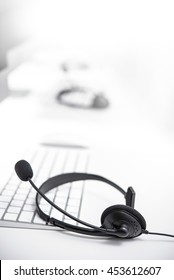 4,983 Call center mic Images, Stock Photos & Vectors | Shutterstock